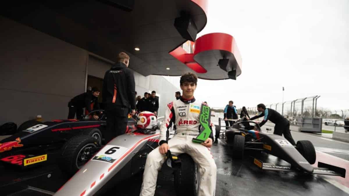Formule 4 : un jeune pilote automobile algérien monte à nouveau sur le ...