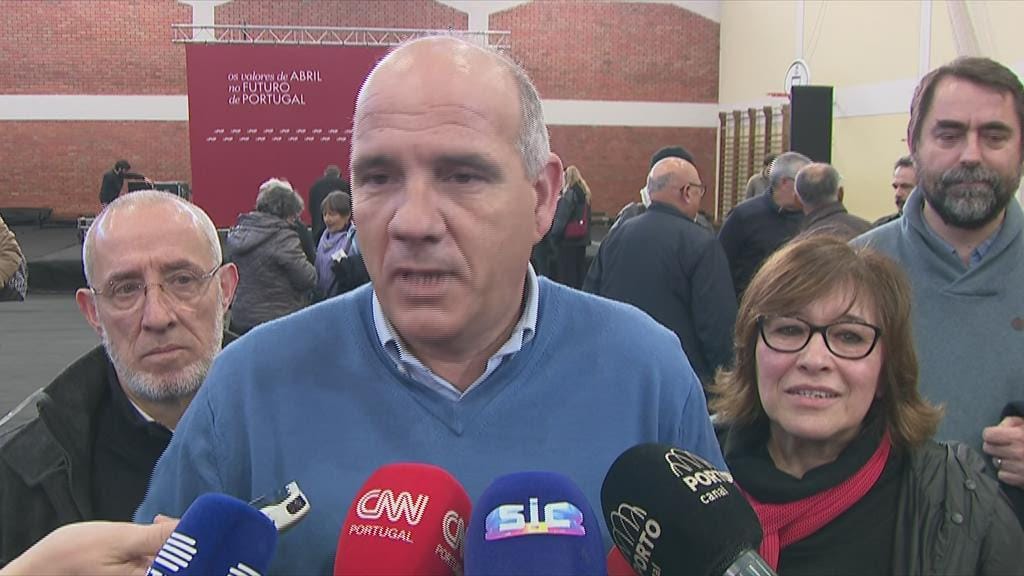 Abster-se da moção de confiança? "Era o que faltava, era uma hipocrisia ...