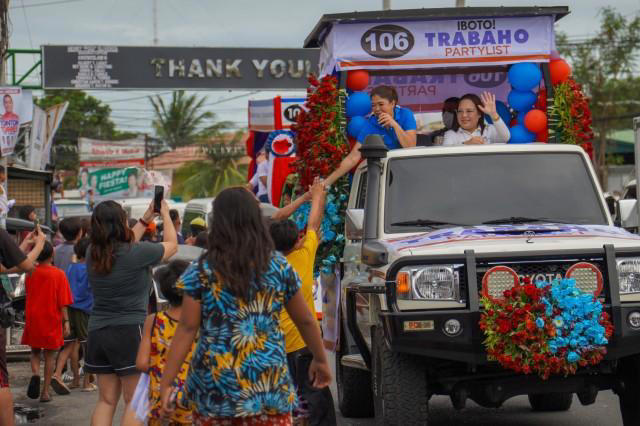 Senatorial bets, party-list continue campaign over the weekend