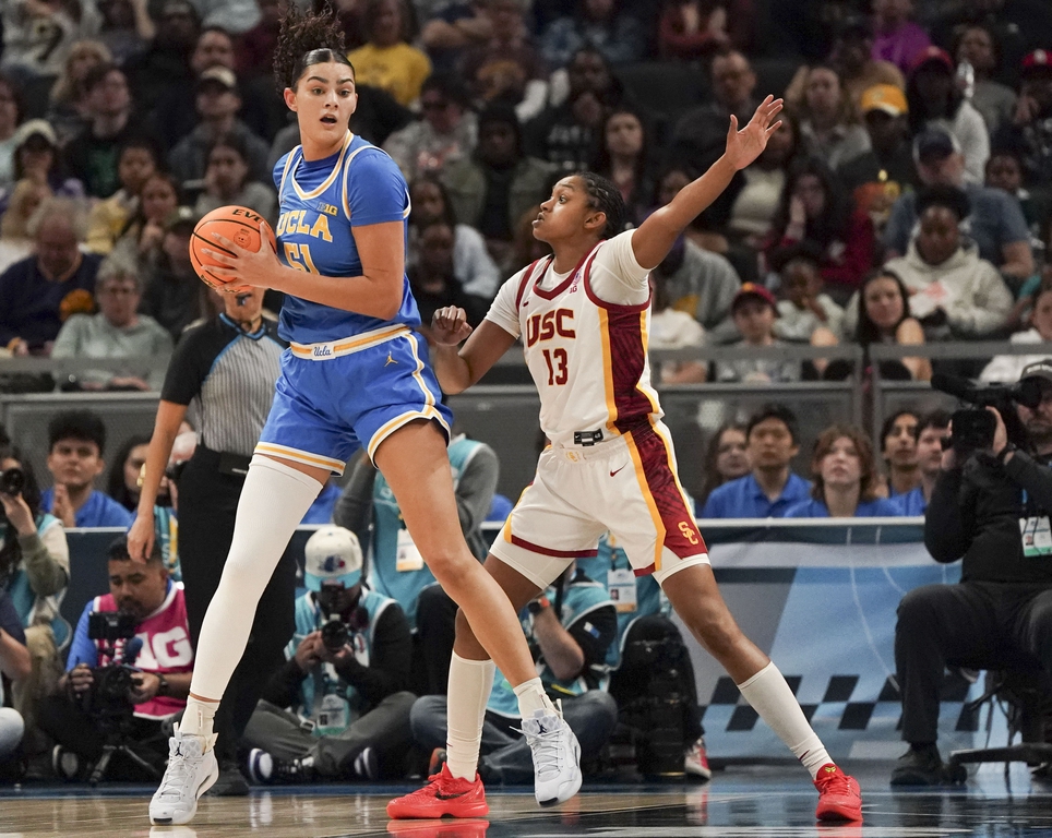 Top photos from the Big 10 battle for Los Angeles: USC vs UCLA ...