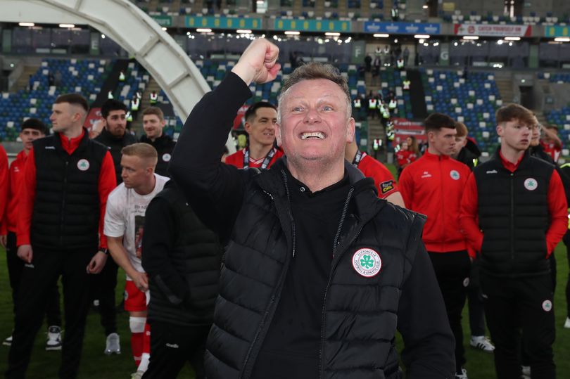 Jim Magilton's big call pays off as the footballing 'genius' proves his ...