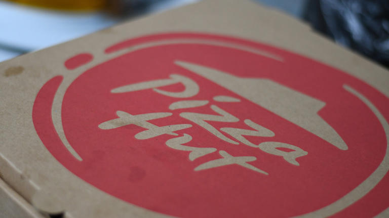 The Best Pizza On Pizza Hut's Entire Menu Mashes Up 2 Classics