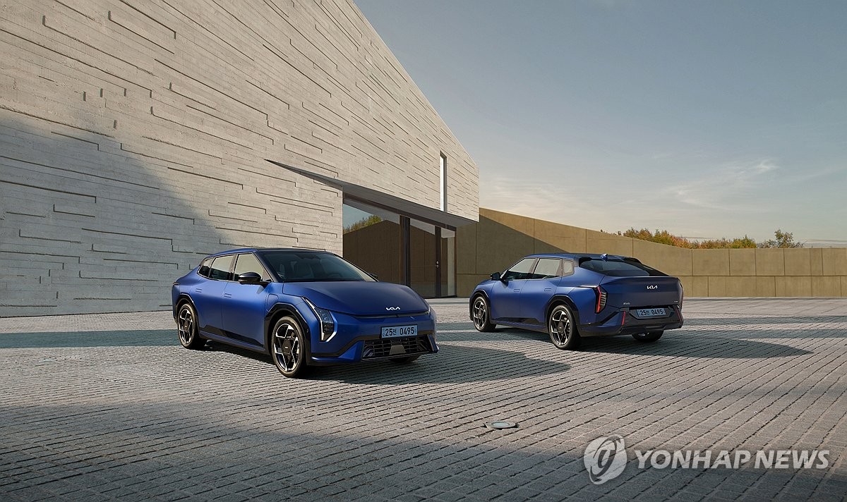 기아, 첫 전기 세단 EV4 계약 개시…"전기차 대중화 이끌 것"