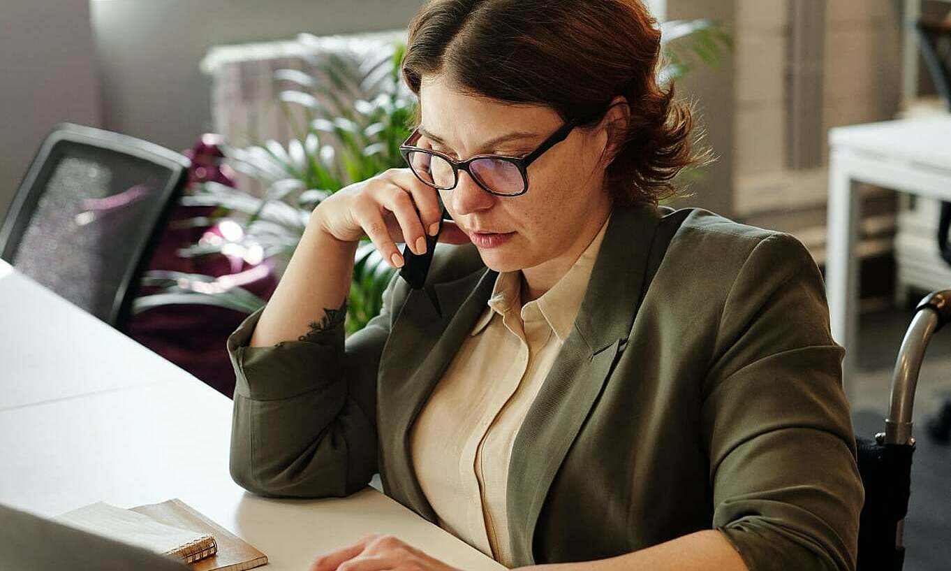 I'm stuck in a job that pays less than what I make in a day from side gigs