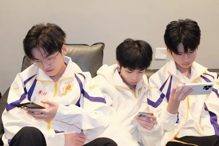 DYG获赛季首胜，Hero险胜LGD，归期三连MVP助狼队力压TTG