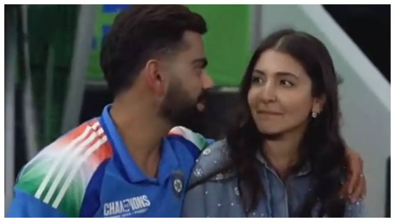 Virat Kohli and Anushka Sharma's PDA off-field makes hearts fultter ...