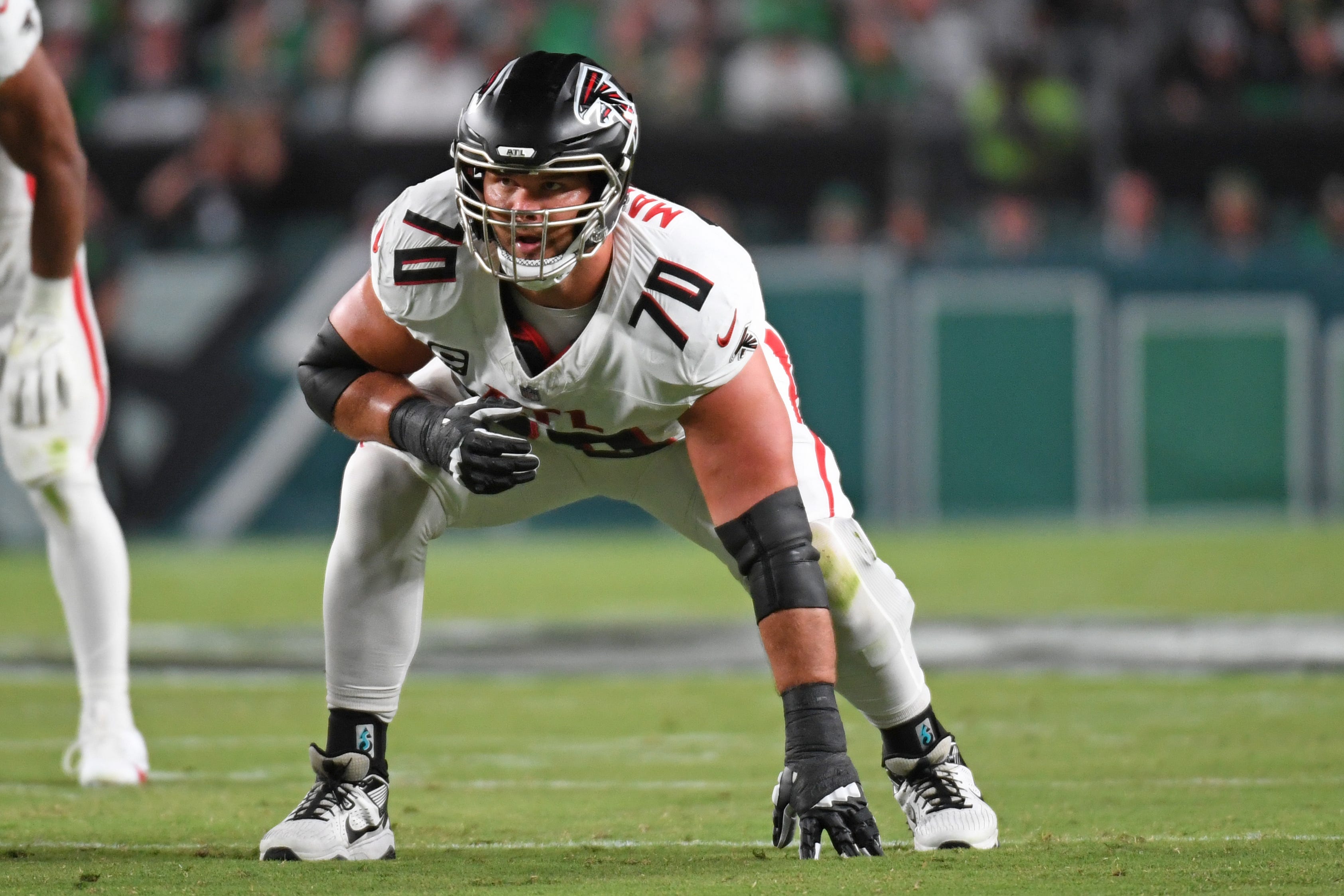 Falcons extend LT Jake Matthews, clear cap space for free agency