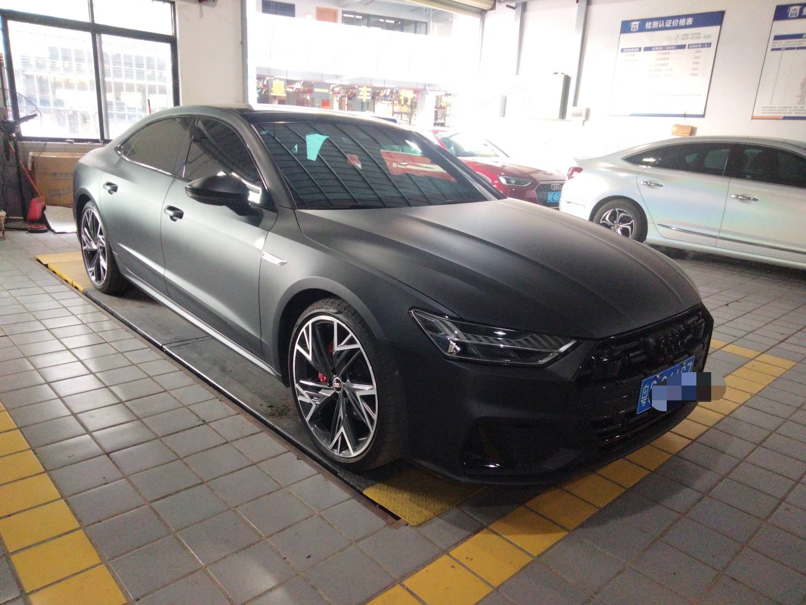 奥迪 奥迪A7L 2023款 45 TFSI quattro S-line 黑武士版实拍图