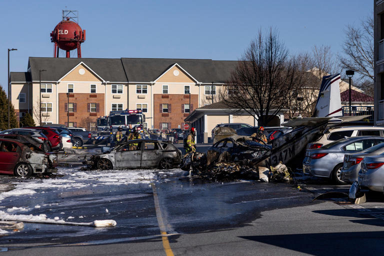 A single-engine plane crashes near a Pennsylvania airport and all 5 ...