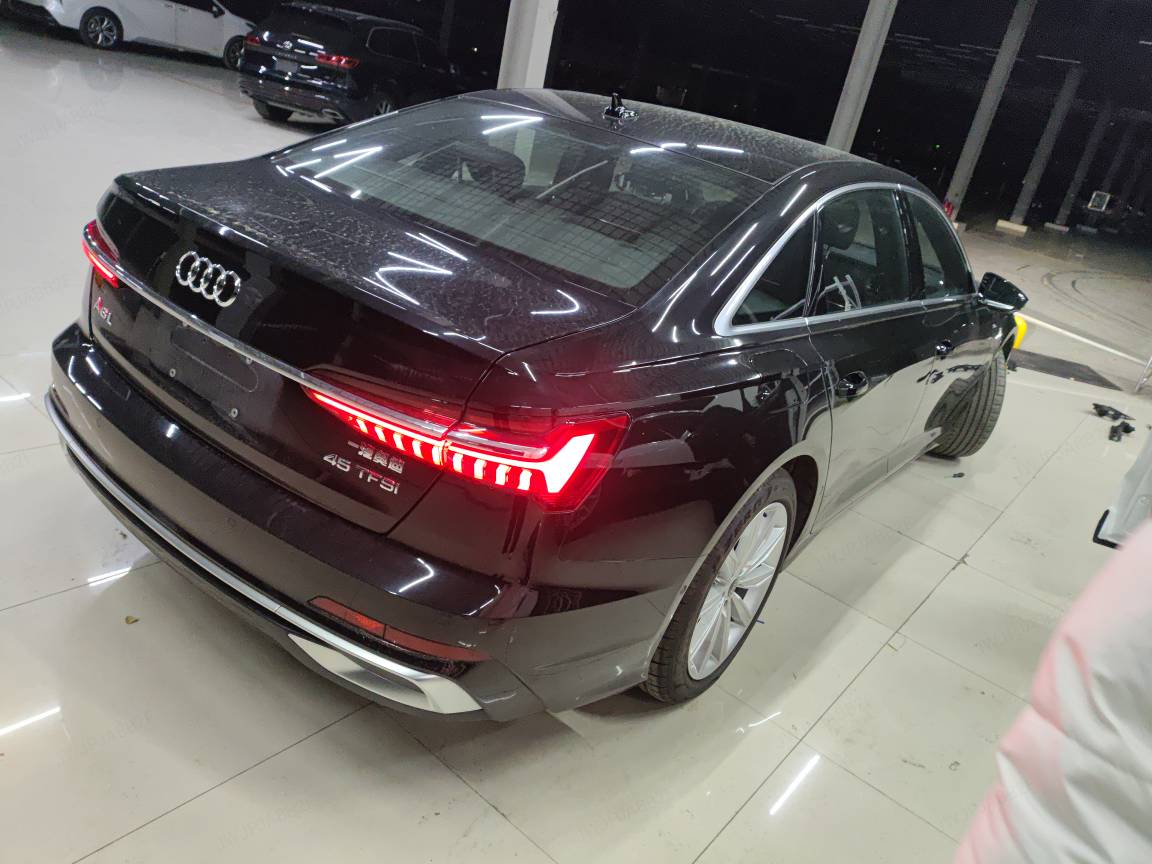 奥迪 奥迪A6L 2023款 改款 45 TFSI 臻选动感型实拍图