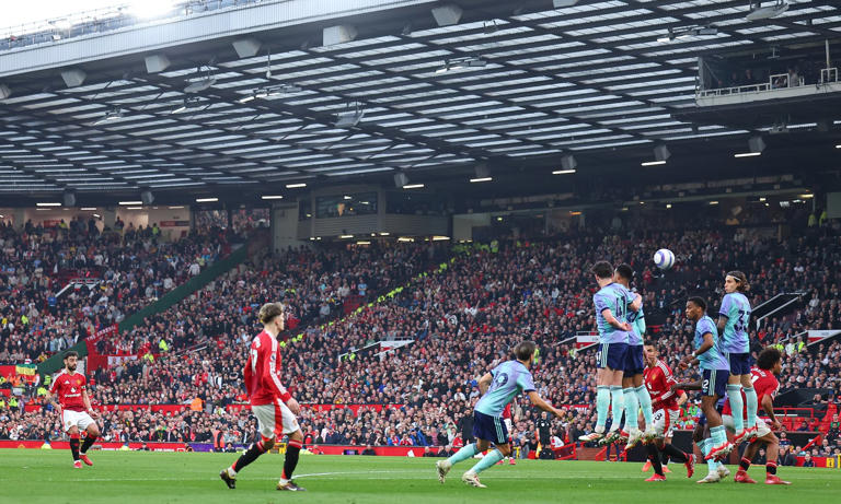 David Raya's positioning questioned for Bruno Fernandes' free-kick - as ...