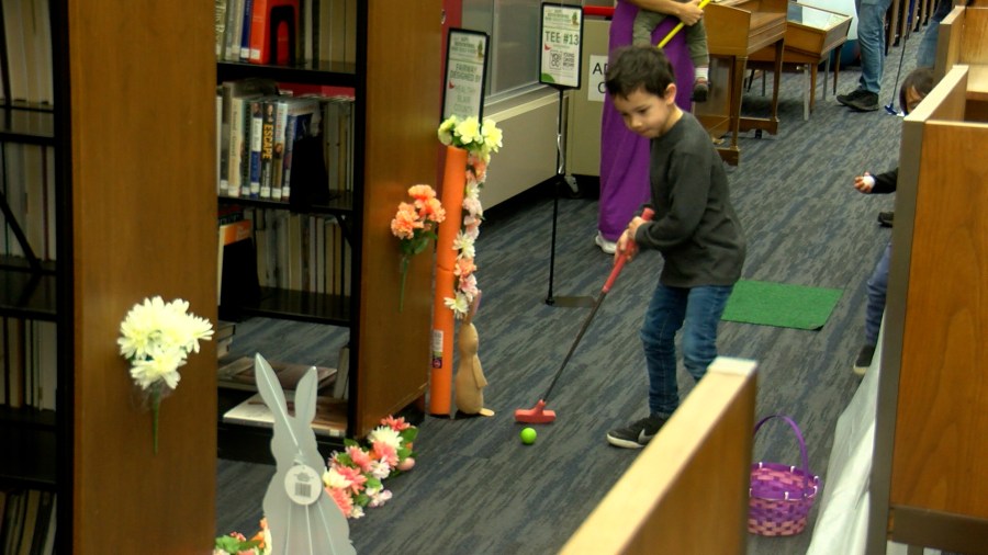 Altoona library hosts inaugural mini golf fundraiser