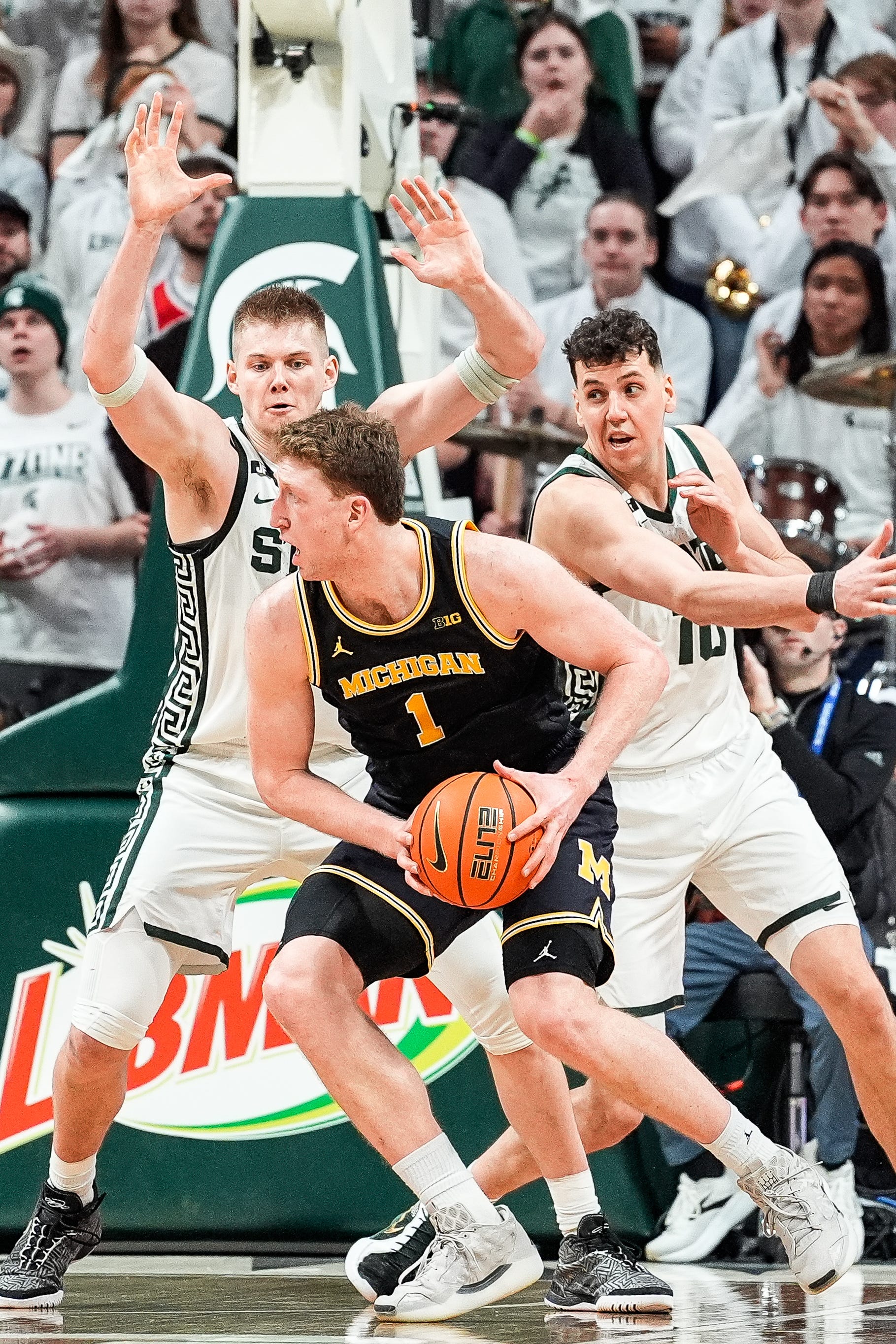 Michigan basketball faceplants in regular-season finale, loses to ...