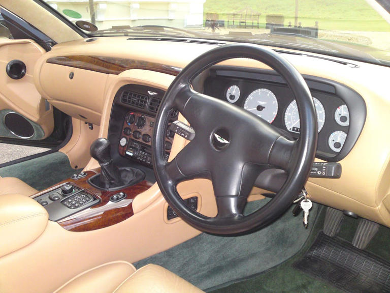 Este Aston Martin DB7 perteneció a Elton John y ahora sale a subasta ...