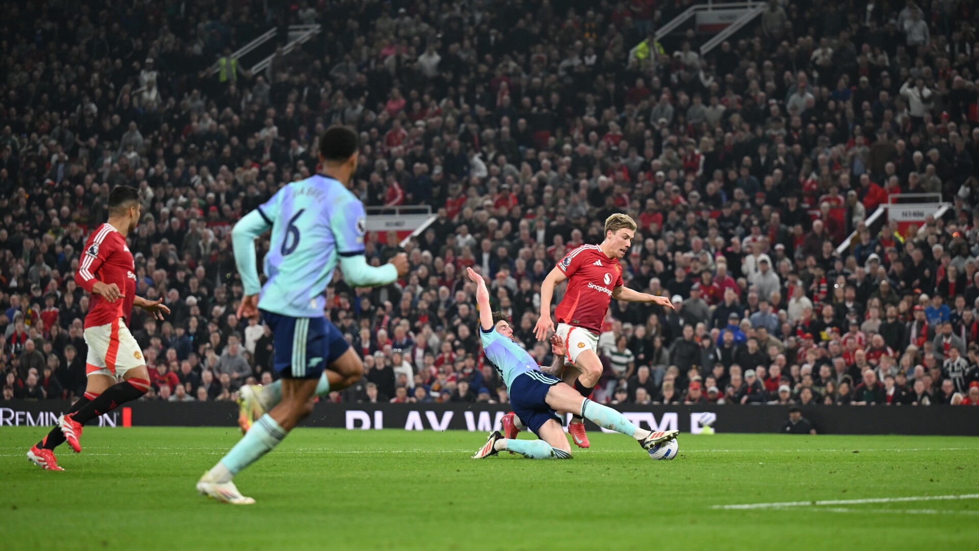 Manchester United 1-1 Arsenal: Rice saves Gunners (twice)
