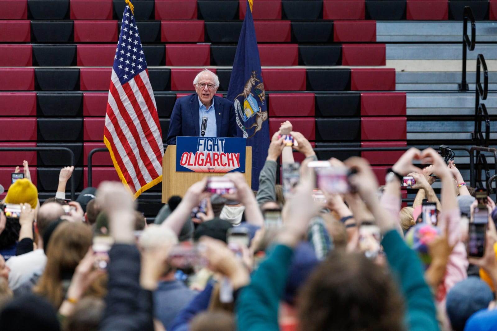 Bernie Sanders draws 10,000 supporters Michigan rally