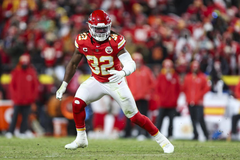 Chiefs bring back starting linebacker Nick Bolton on $45 million contract