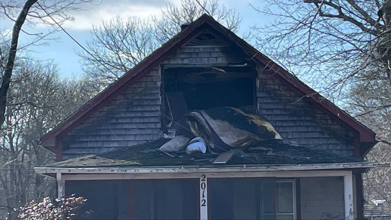 Fire tears through house in South Kingstown