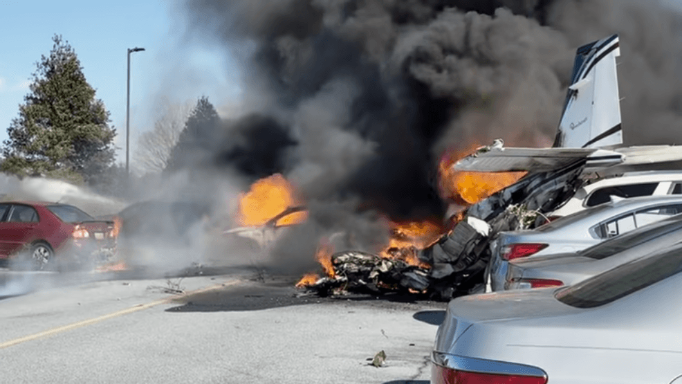 Crew of 5 injured after plane crashes into retirement community near ...