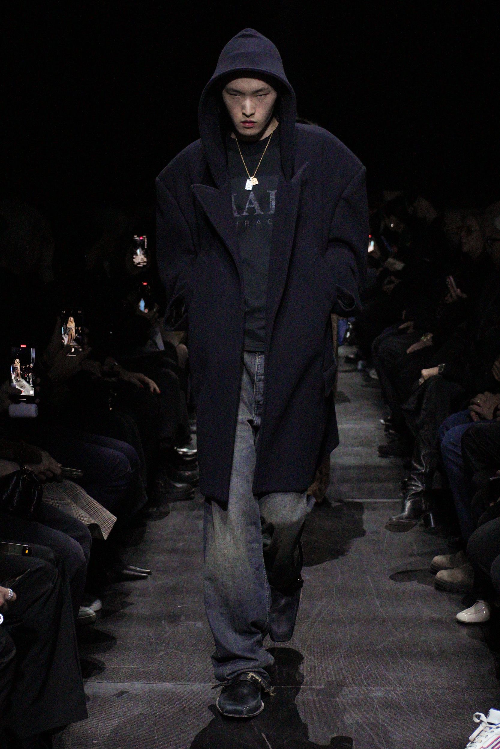 Au défilé Balenciaga, les vêtements ringards des années 2000 sont de ...