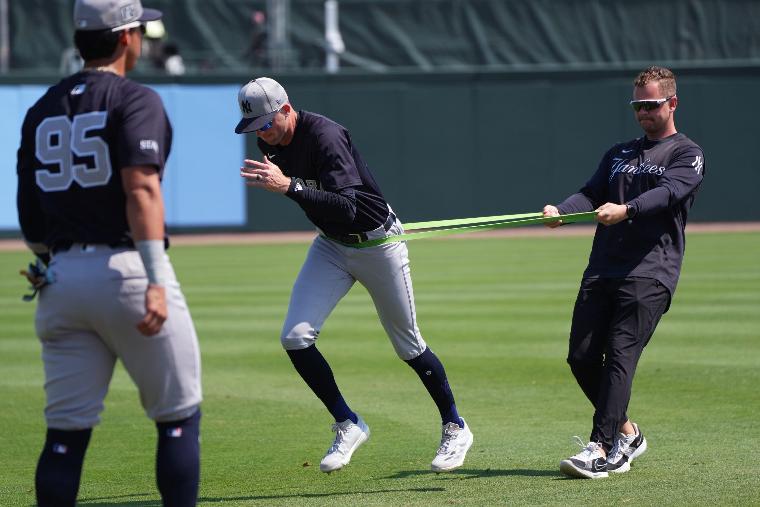 Yankees reassign 5 players in big roster trimming