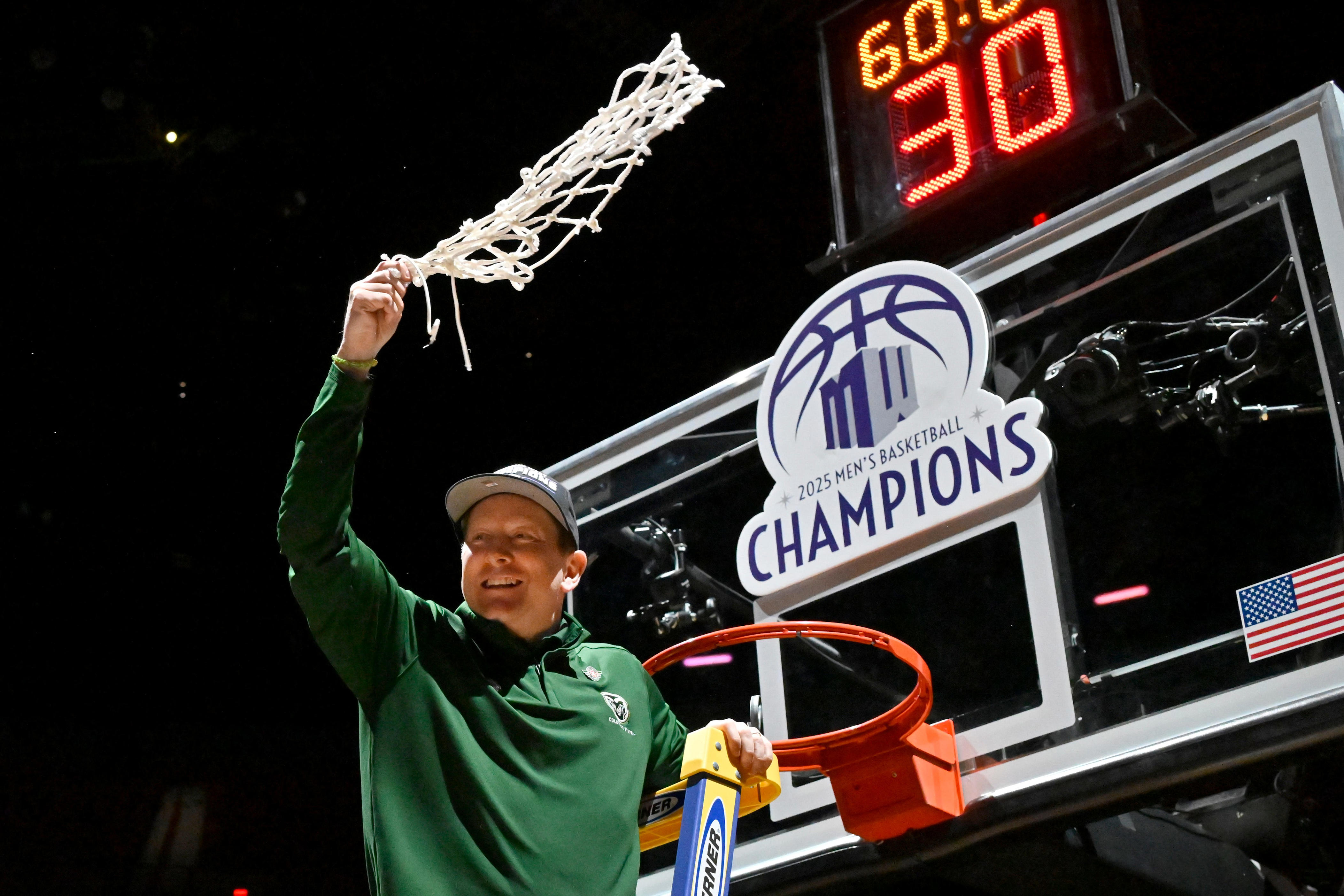 Colorado State basketball coach Niko Medved leaving for Minnesota job