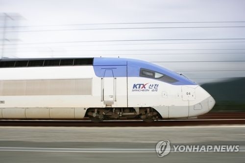 달리는 KTX 선반 위에서 불꽃… 코레일 “원인 조사 중”