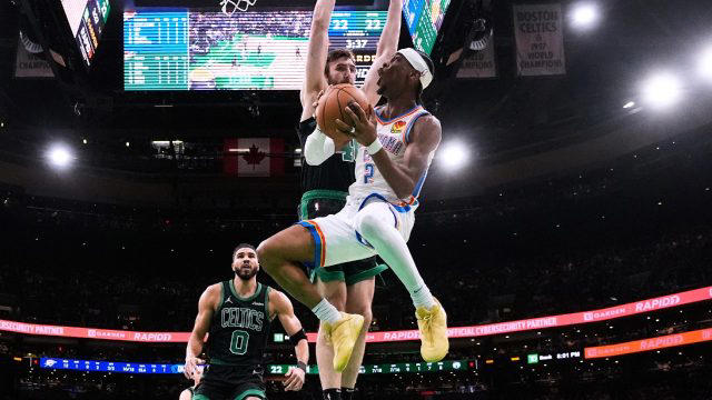 Shai Gilgeous-Alexander scores 48, Thunder hold off Pistons