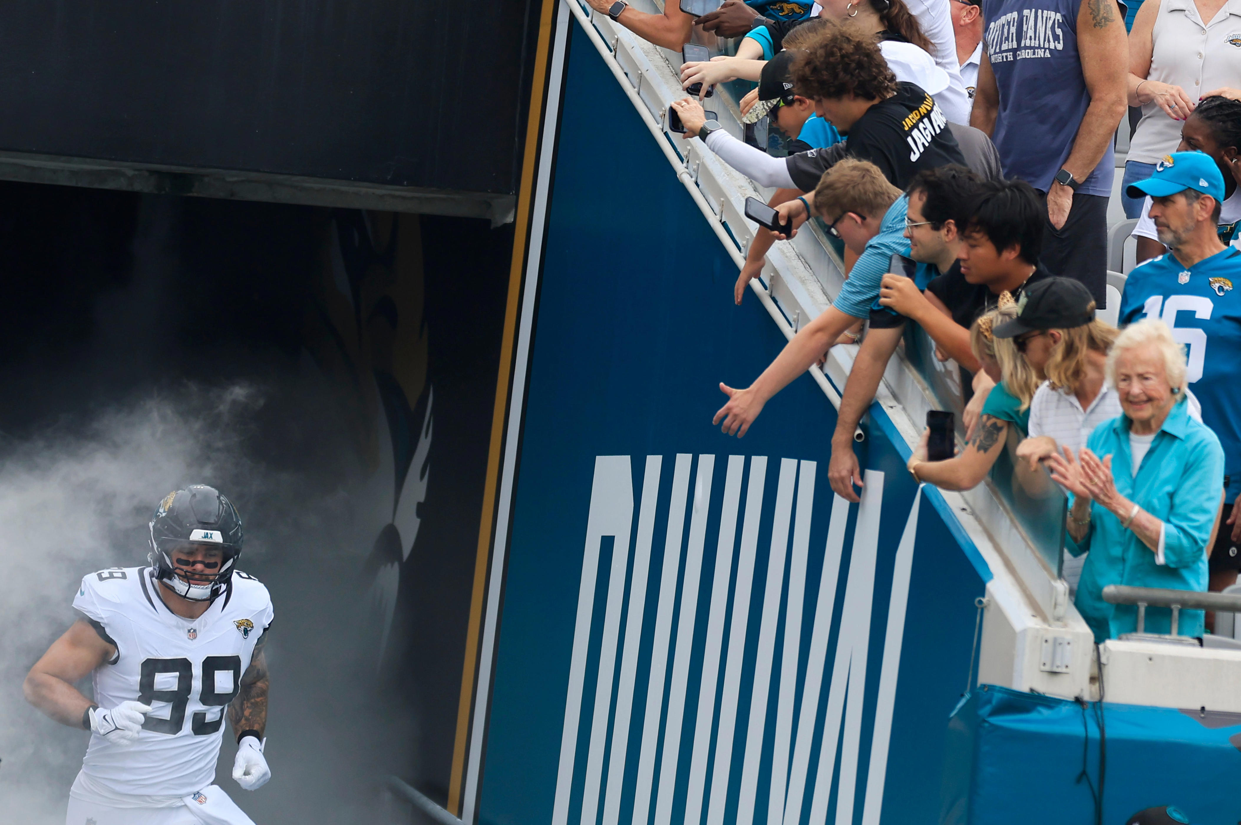 Jaguars' free agent at position of need signs with new team