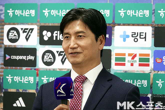 ‘ACLE 8강’ 이정효 감독에게 축하 건넨 정정용 감독 “연맹, 리그가 도울 수 있는 건 무조건 도와줘야” [MK김천]