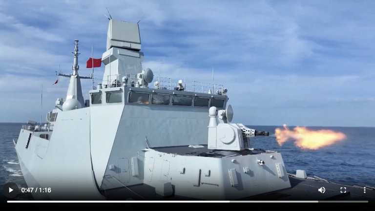 China’s nieuwste fregat voert echte gevechtstraining uit in de Gele Zee