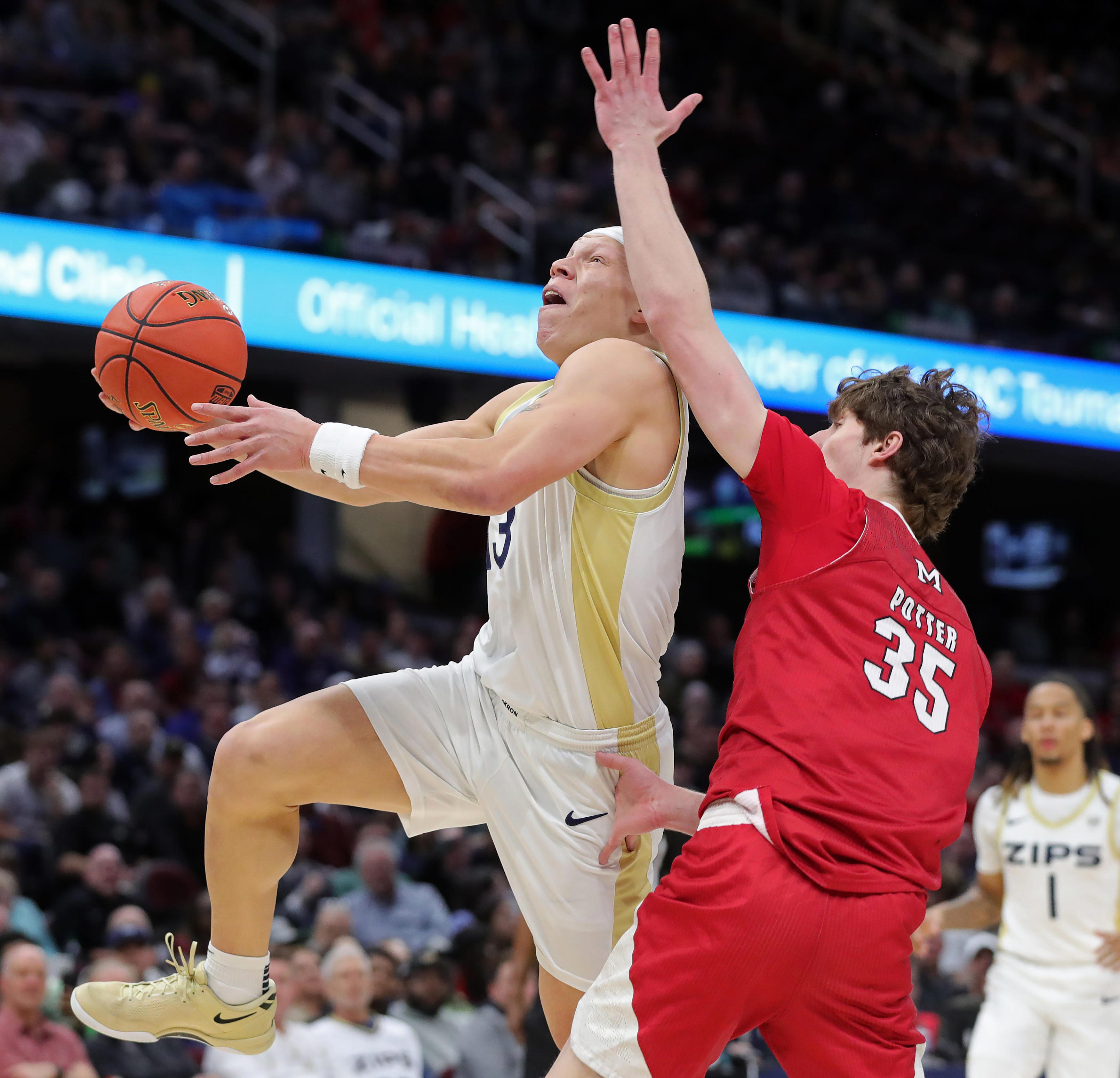'An Akron guy': Zips basketball players 'give everything, every day ...
