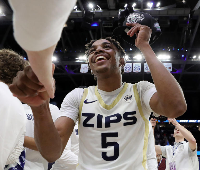 John Groce, Tavari Johnson win, rise up Akron men's basketball charts