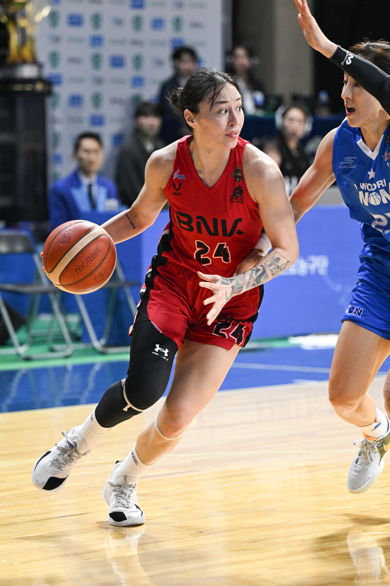 [WKBL FINAL 플레이어] ‘4Q에만 7RB’ 김소니아, “(안)혜지 슛 안 들어가면, 내가 잡으면 된다”