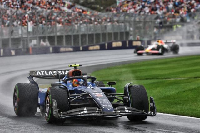 Lando gana en la lluvia sobre Max y George; Kimi 4°, los demás novatos ...