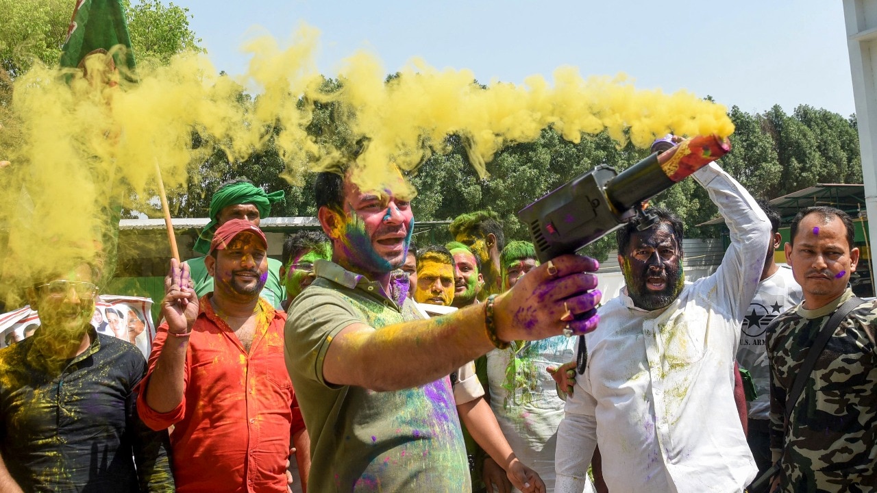 Bihar cop removed for dancing on Tej Pratap Yadav's 'dance or get ...