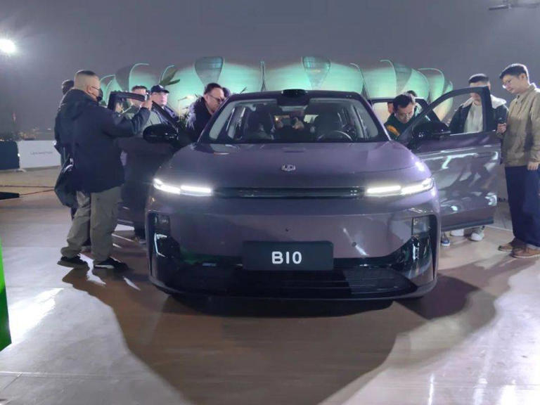 零跑B10预售开启，售价10.98万起，高配车型搭载激光雷达与高阶智驾系统