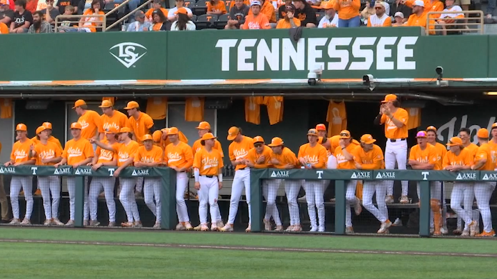 Vols use nine-run inning to trounce Gators, 10-0