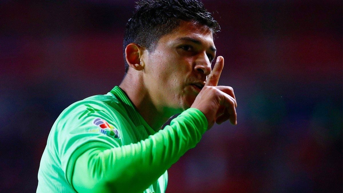 Robbery at Chivas? Refereeing Under Fire; Ángel Zaldívar's Goal Shouldn ...