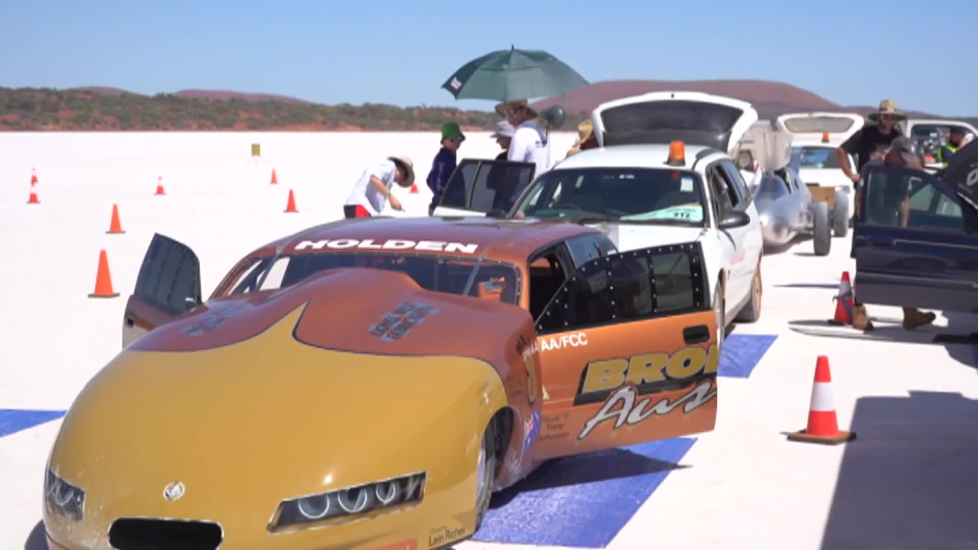 Speedsters flood salt surface of SA's Lake Gairdner with cars and bikes