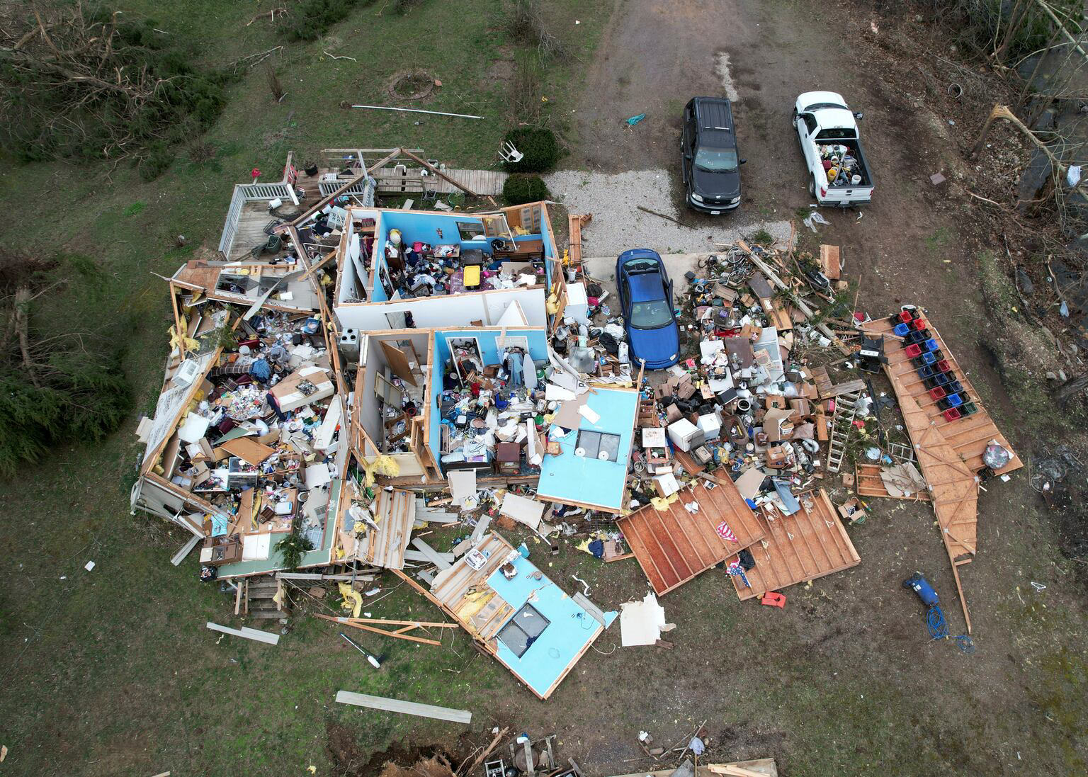 Tornadoes and winds kill at least 37 people in US Tornadoes and winds kill at least 37 people in US