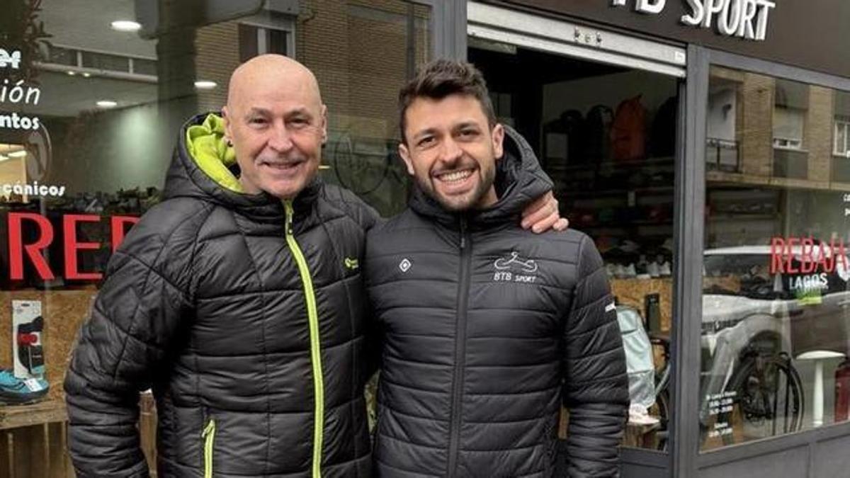 El exciclista José Recio, de turismo por Cangas de Onís