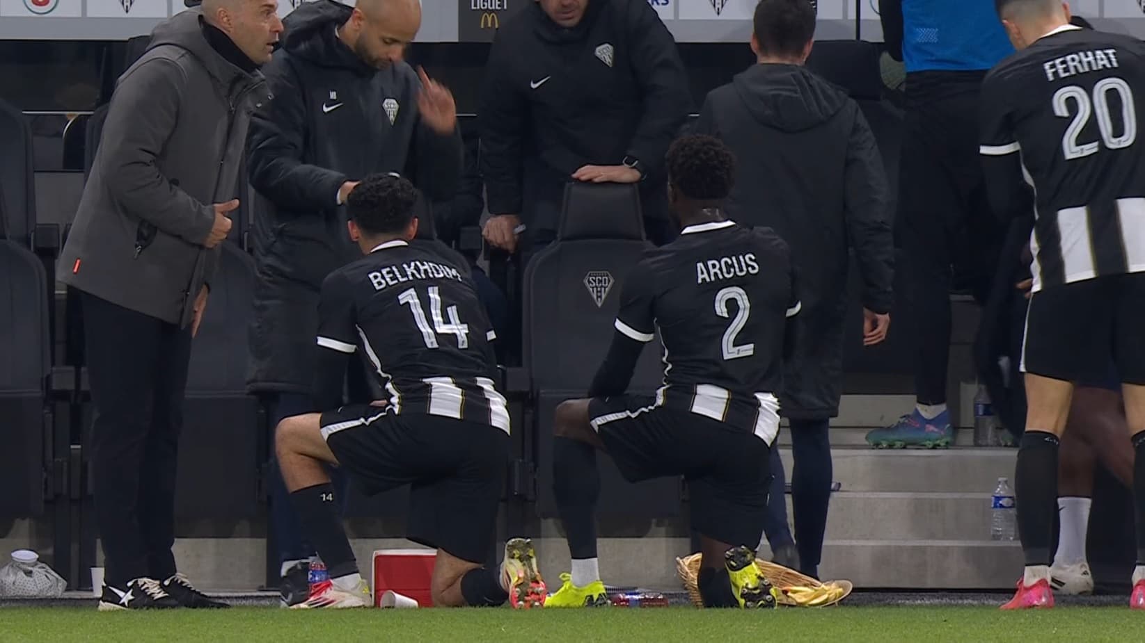 Angers-Monaco: le match brièvement interrompu pour rompre le jeûne du ...