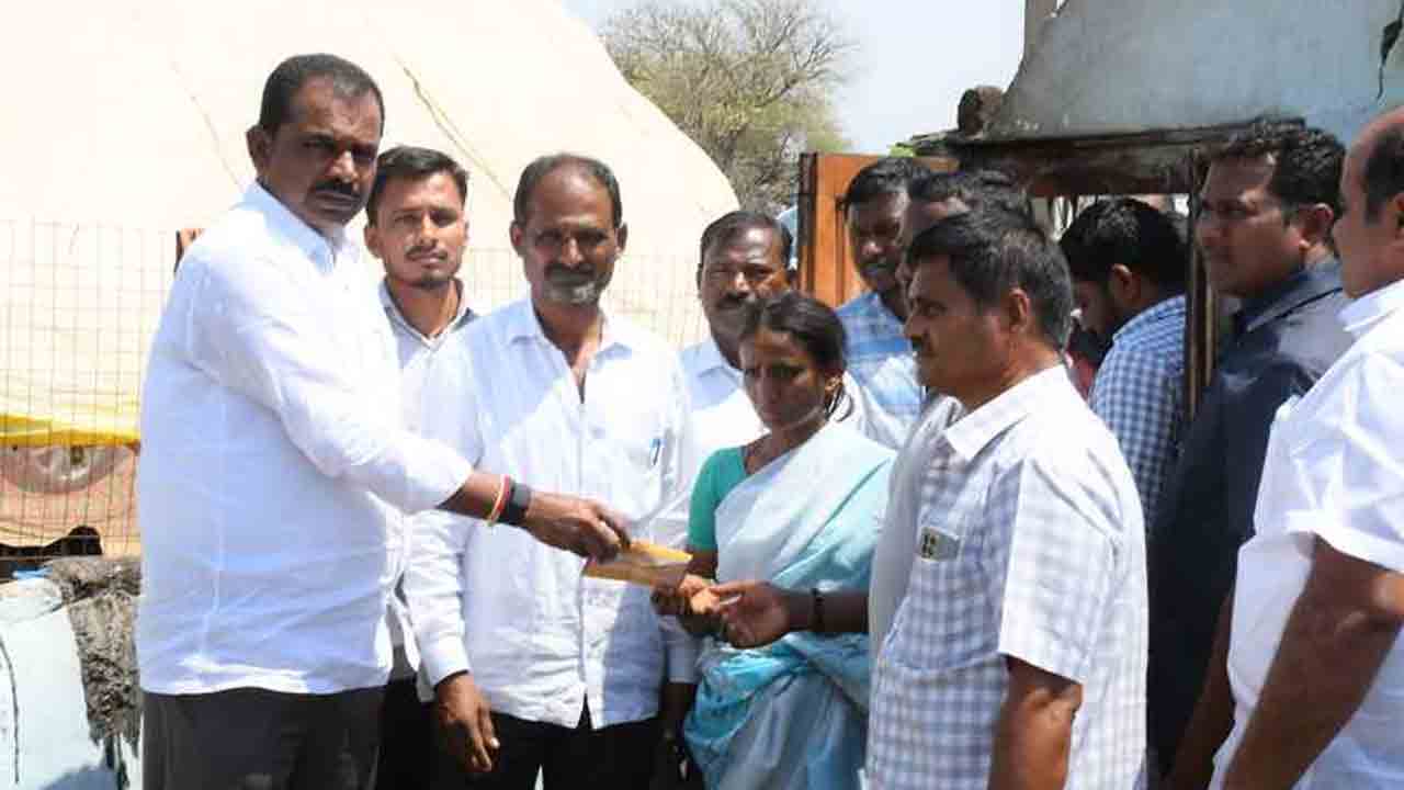 MLA Megha Reddy | బాధిత కుటుంబాలకు ఎమ్మెల్యే మేఘా రెడ్డి పరామర్శ