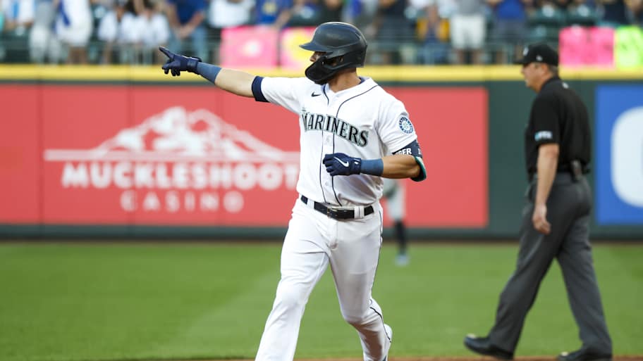 Seattle Mariners Outfielder Dealing with Shoulder Injury as Opening Day ...