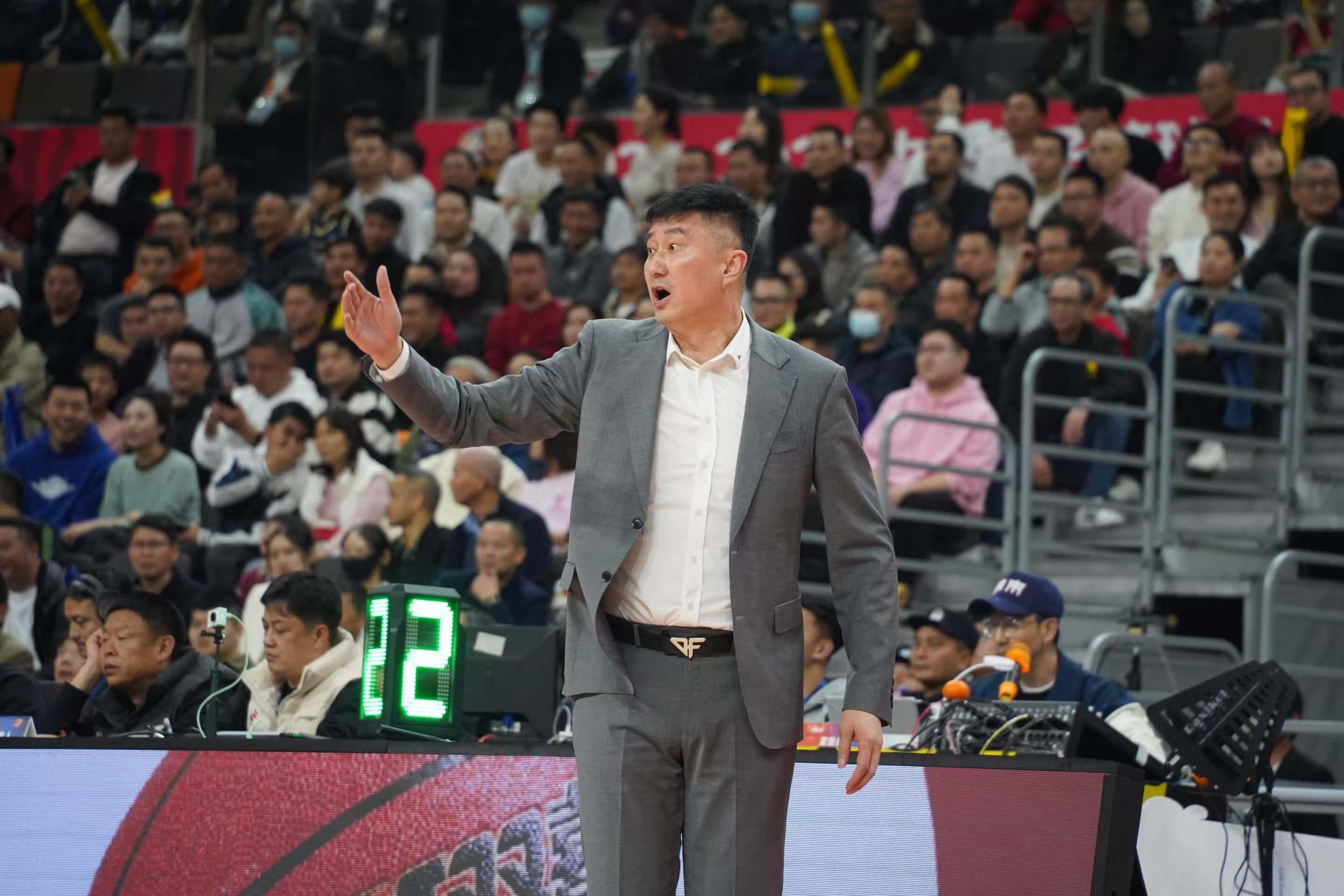 【CBA】广东队上演大逆转，徐昕成为决定比赛的“胜负手”