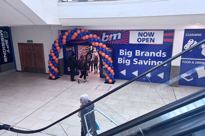 Pictures show new Southend B&M store opening in Victoria Shopping Centre