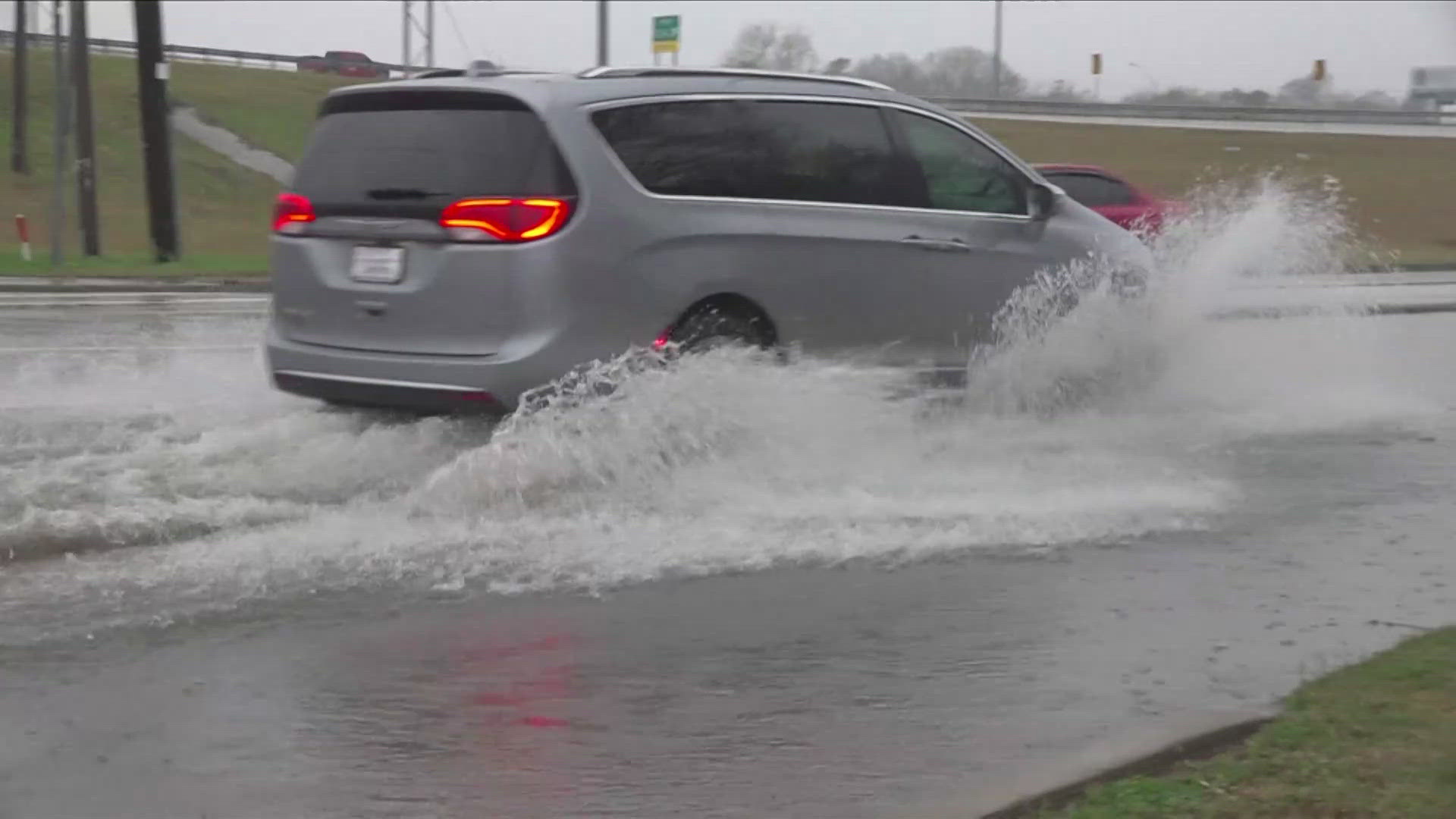 Heavy winds, flash flooding pose risk to drivers in Mid-South
