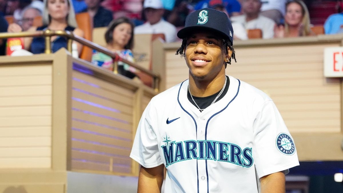 MLB: Ambidextrous pitcher debuts with Mariners; Throws 92 mph left ...