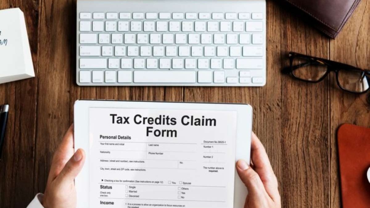 How much IRS gives you with the EITC and TCT with and without children ...